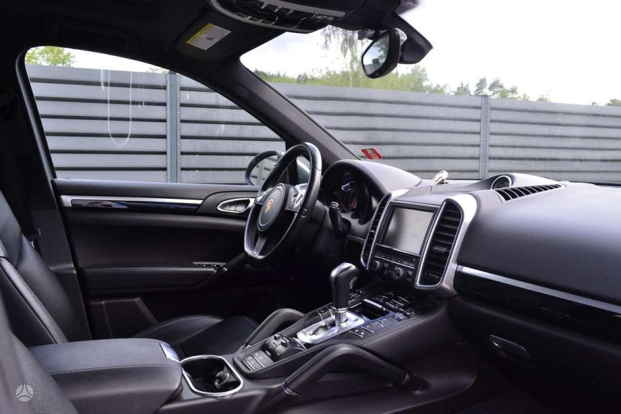 Pelēks Porsche Cayenne 2013 Viļņa, ar dzinēja tilpumu 4.81 L un nobraukumu 205 tūkst. km par 13000 €, foto 18 vietnē AUTOMOTO.COM.LV