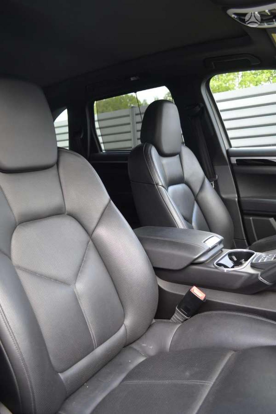 Pelēks Porsche Cayenne 2013 Viļņa, ar dzinēja tilpumu 4.81 L un nobraukumu 205 tūkst. km par 13000 €, foto 19 vietnē AUTOMOTO.COM.LV