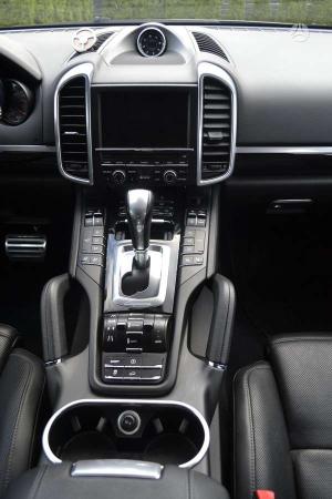 Pelēks Porsche Cayenne 2013 Viļņa, ar dzinēja tilpumu 4.81 L un nobraukumu 205 tūkst. km par 13000 €, foto 20 vietnē AUTOMOTO.COM.LV