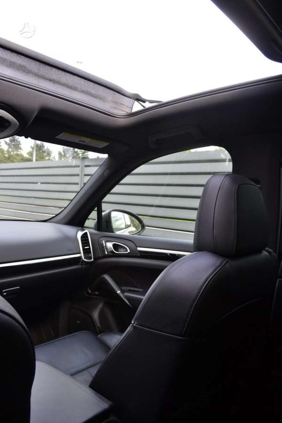 Pelēks Porsche Cayenne 2013 Viļņa, ar dzinēja tilpumu 4.81 L un nobraukumu 205 tūkst. km par 13000 €, foto 22 vietnē AUTOMOTO.COM.LV