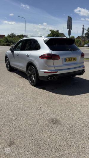 Pelēks Porsche Cayenne 2014 Kauņa, ar dzinēja tilpumu 4.13 L un nobraukumu 100 tūkst. km par 13999 €, foto 3 vietnē AUTOMOTO.COM.LV