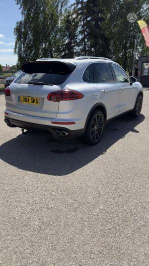 Pelēks Porsche Cayenne 2014 Kauņa, ar dzinēja tilpumu 4.13 L un nobraukumu 100 tūkst. km par 13999 €, foto 6 vietnē AUTOMOTO.COM.LV