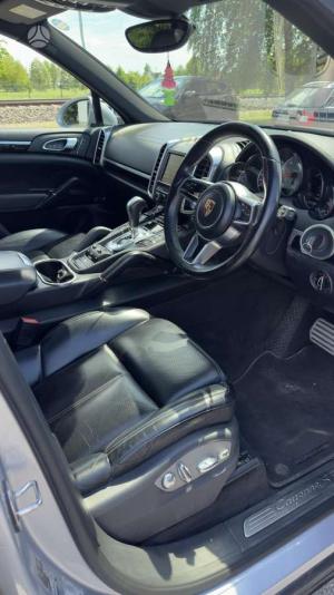 Pelēks Porsche Cayenne 2014 Kauņa, ar dzinēja tilpumu 4.13 L un nobraukumu 100 tūkst. km par 13999 €, foto 7 vietnē AUTOMOTO.COM.LV
