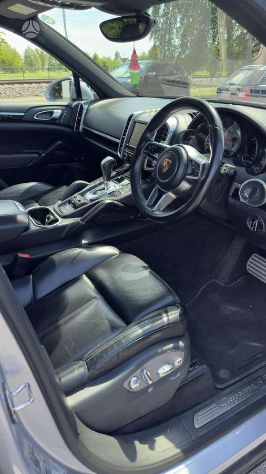 Pelēks Porsche Cayenne 2014 Kauņa, ar dzinēja tilpumu 4.13 L un nobraukumu 100 tūkst. km par 13999 €, foto 7 vietnē AUTOMOTO.COM.LV