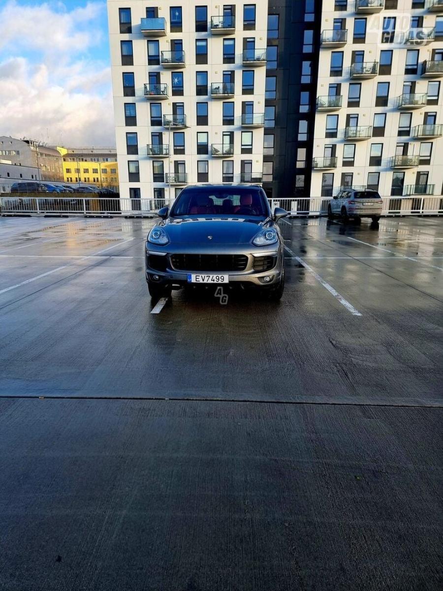 Grey Porsche Cayenne 2015 in Vilnius, with an engine capacity of 3.00 L and mileage of 243 thousand km for 23000 €, photo 13 on AUTOMOTO.COM.LV