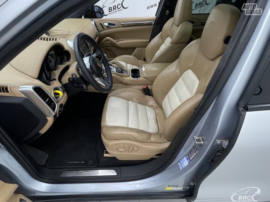Grey Porsche Cayenne 2015 in Avizieniai, with an engine capacity of 3.00 L and mileage of 174 thousand km for 19900 €, photo 26 on AUTOMOTO.COM.LV