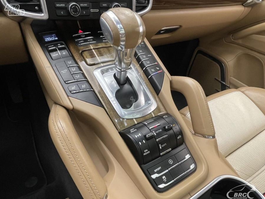 Grey Porsche Cayenne 2015 in Avizieniai, with an engine capacity of 3.00 L and mileage of 174 thousand km for 19900 €, photo 32 on AUTOMOTO.COM.LV