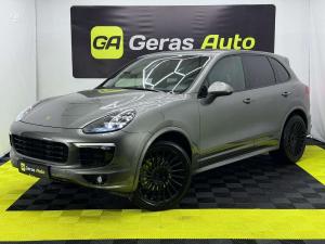 Grey Porsche Cayenne 2015 in Vilnius, with an engine capacity of 3.00 L and mileage of 206 thousand km for 25990 €, photo  on AUTOMOTO.COM.LV
