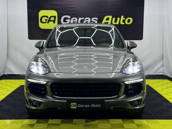 Pelēks Porsche Cayenne 2015 Viļņa, ar dzinēja tilpumu 3.00 L un nobraukumu 206 tūkst. km par 25990 €, foto 2 vietnē AUTOMOTO.COM.LV
