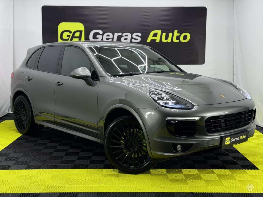 Pelēks Porsche Cayenne 2015 Viļņa, ar dzinēja tilpumu 3.00 L un nobraukumu 206 tūkst. km par 25990 €, foto 3 vietnē AUTOMOTO.COM.LV