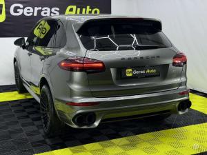 Pelēks Porsche Cayenne 2015 Viļņa, ar dzinēja tilpumu 3.00 L un nobraukumu 206 tūkst. km par 25990 €, foto 6 vietnē AUTOMOTO.COM.LV