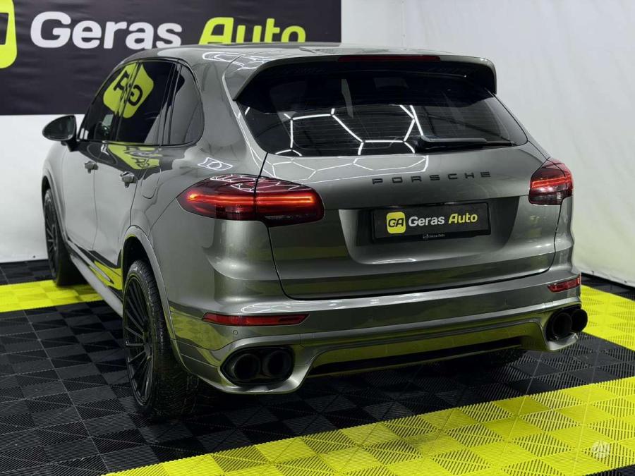 Pelēks Porsche Cayenne 2015 Viļņa, ar dzinēja tilpumu 3.00 L un nobraukumu 206 tūkst. km par 25990 €, foto 6 vietnē AUTOMOTO.COM.LV