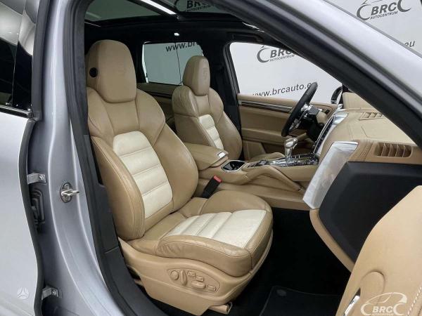 Grey Porsche Cayenne 2015 in Vilnius, with an engine capacity of 2.97 L and mileage of 174 thousand km for 17900 €, photo 8 on AUTOMOTO.COM.LV