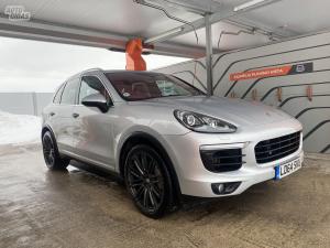 Grey Porsche Cayenne 2015 in Utena, with an engine capacity of 4.10 L and mileage of 68 thousand km for 12500 €, photo  on AUTOMOTO.COM.LV