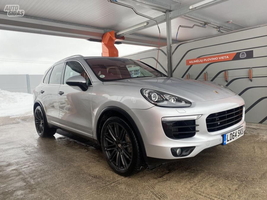 Grey Porsche Cayenne 2015 in Utena, with an engine capacity of 4.10 L and mileage of 68 thousand km for 12500 €, photo 1 on AUTOMOTO.COM.LV