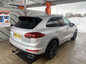 Grey Porsche Cayenne 2015 in Utena, with an engine capacity of 4.10 L and mileage of 68 thousand km for 12500 €, photo 4 on AUTOMOTO.COM.LV
