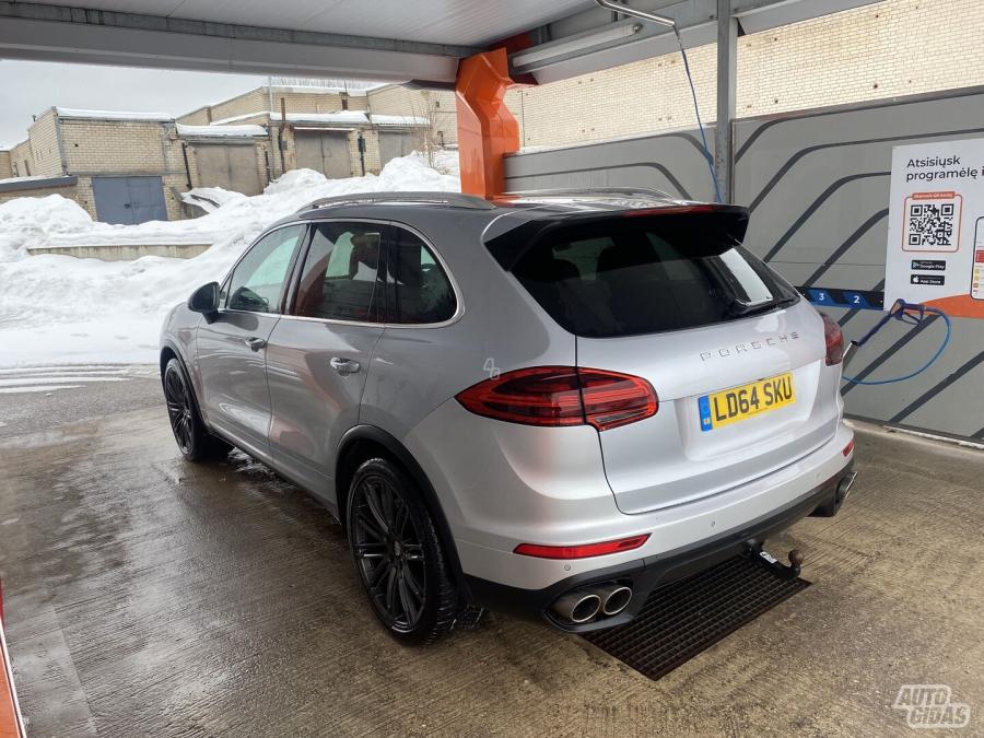 Grey Porsche Cayenne 2015 in Utena, with an engine capacity of 4.10 L and mileage of 68 thousand km for 12500 €, photo 5 on AUTOMOTO.COM.LV