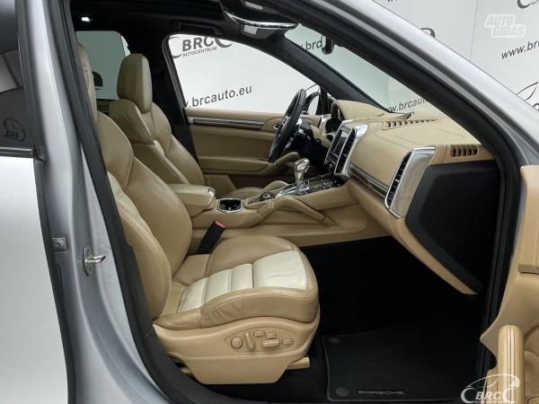 Pelēks Porsche Cayenne 2015 Avižieniai, ar dzinēja tilpumu 3.00 L un nobraukumu 174 tūkst. km par 15900 €, foto 4 vietnē AUTOMOTO.COM.LV