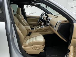 Grey Porsche Cayenne 2015 in Avizieniai, with an engine capacity of 3.00 L and mileage of 174 thousand km for 15900 €, photo 5 on AUTOMOTO.COM.LV
