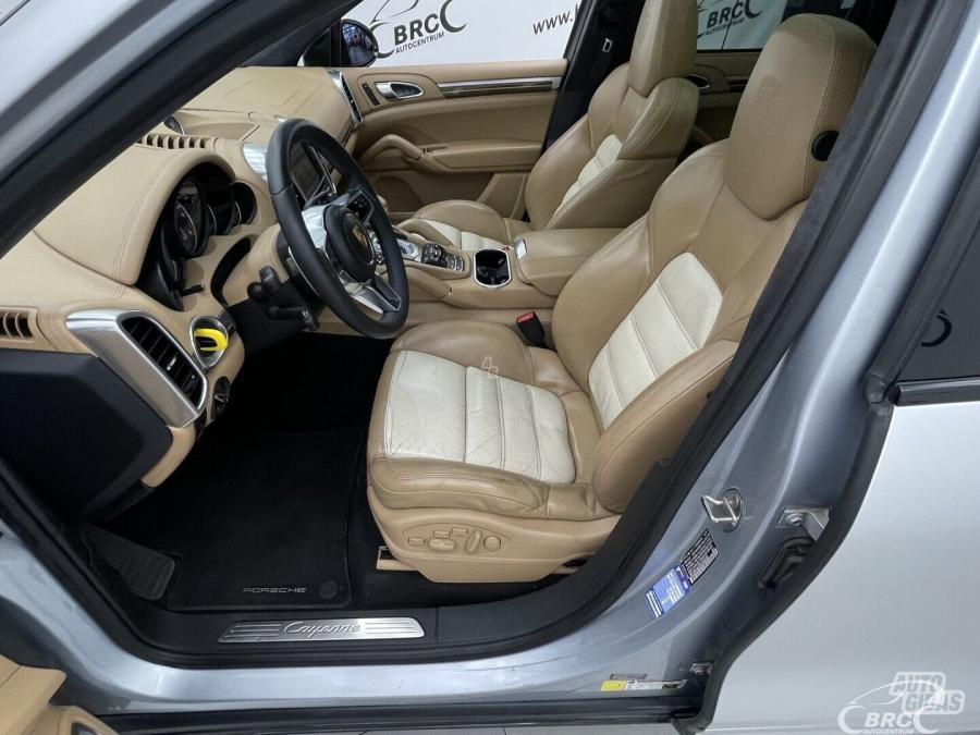 Grey Porsche Cayenne 2015 in Avizieniai, with an engine capacity of 3.00 L and mileage of 174 thousand km for 15900 €, photo 27 on AUTOMOTO.COM.LV