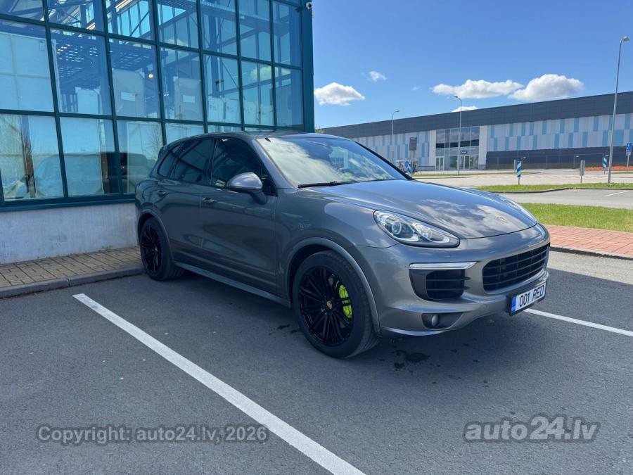 Pelēks Porsche Cayenne 2015 Tallina, ar dzinēja tilpumu 3.00 L un nobraukumu 196 tūkst. km par 28000 €, foto 1 vietnē AUTOMOTO.COM.LV