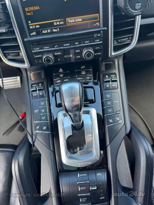 Pelēks Porsche Cayenne 2015 Tallina, ar dzinēja tilpumu 3.00 L un nobraukumu 196 tūkst. km par 28000 €, foto 12 vietnē AUTOMOTO.COM.LV