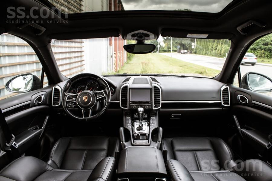 Grey Porsche Cayenne 2015 in Riga, with an engine capacity of 3.00 L and mileage of 0 thousand km for 22900 €, photo 9 on AUTOMOTO.COM.LV