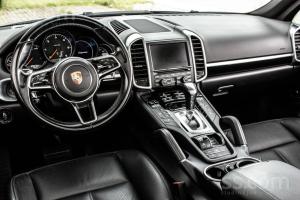 Grey Porsche Cayenne 2015 in Riga, with an engine capacity of 3.00 L and mileage of 0 thousand km for 22900 €, photo 14 on AUTOMOTO.COM.LV