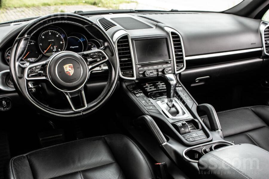 Grey Porsche Cayenne 2015 in Riga, with an engine capacity of 3.00 L and mileage of 0 thousand km for 22900 €, photo 14 on AUTOMOTO.COM.LV