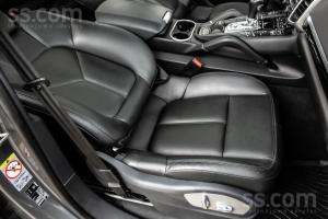 Grey Porsche Cayenne 2015 in Riga, with an engine capacity of 3.00 L and mileage of 0 thousand km for 22900 €, photo 15 on AUTOMOTO.COM.LV