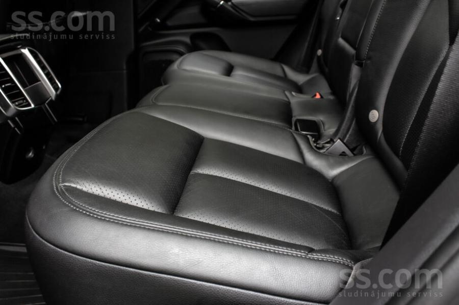 Grey Porsche Cayenne 2015 in Riga, with an engine capacity of 3.00 L and mileage of 0 thousand km for 22900 €, photo 17 on AUTOMOTO.COM.LV