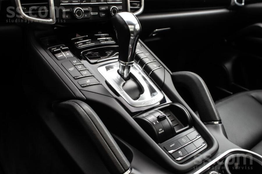 Grey Porsche Cayenne 2015 in Riga, with an engine capacity of 3.00 L and mileage of 0 thousand km for 22900 €, photo 22 on AUTOMOTO.COM.LV