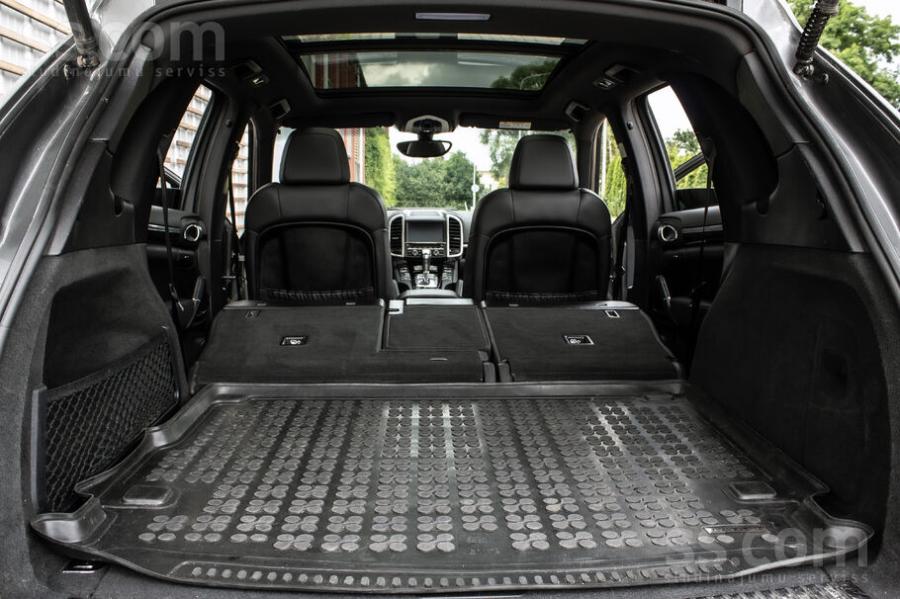 Grey Porsche Cayenne 2015 in Riga, with an engine capacity of 3.00 L and mileage of 0 thousand km for 22900 €, photo 27 on AUTOMOTO.COM.LV