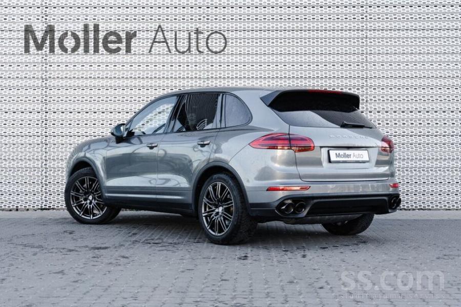 Grey Porsche Cayenne 2015 in Riga, with an engine capacity of 3.00 L and mileage of 180 thousand km for 26000 €, photo 4 on AUTOMOTO.COM.LV