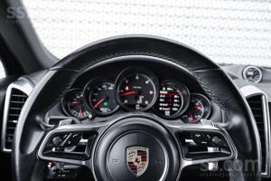Grey Porsche Cayenne 2015 in Riga, with an engine capacity of 3.00 L and mileage of 180 thousand km for 26000 €, photo 13 on AUTOMOTO.COM.LV