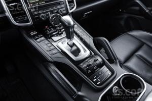 Grey Porsche Cayenne 2015 in Riga, with an engine capacity of 3.00 L and mileage of 180 thousand km for 26000 €, photo 16 on AUTOMOTO.COM.LV
