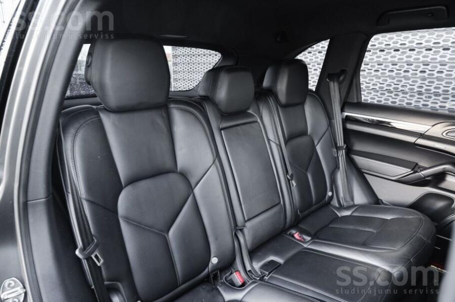 Grey Porsche Cayenne 2015 in Riga, with an engine capacity of 3.00 L and mileage of 180 thousand km for 26000 €, photo 17 on AUTOMOTO.COM.LV