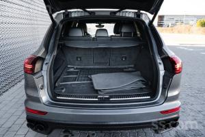 Grey Porsche Cayenne 2015 in Riga, with an engine capacity of 3.00 L and mileage of 180 thousand km for 26000 €, photo 18 on AUTOMOTO.COM.LV