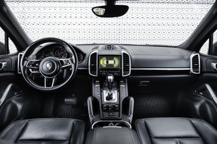 Pelēks Porsche Cayenne 2015 Mārupe, ar dzinēja tilpumu 3.00 L un nobraukumu 180 tūkst. km par 24400 €, foto 7 vietnē AUTOMOTO.COM.LV