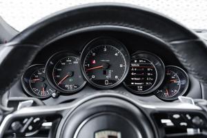 Pelēks Porsche Cayenne 2015 Mārupe, ar dzinēja tilpumu 3.00 L un nobraukumu 180 tūkst. km par 24400 €, foto 12 vietnē AUTOMOTO.COM.LV