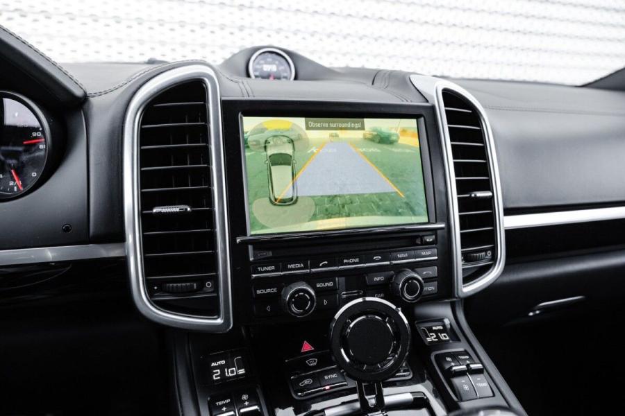 Pelēks Porsche Cayenne 2015 Mārupe, ar dzinēja tilpumu 3.00 L un nobraukumu 180 tūkst. km par 24400 €, foto 14 vietnē AUTOMOTO.COM.LV