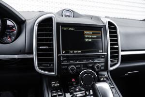 Pelēks Porsche Cayenne 2015 Mārupe, ar dzinēja tilpumu 3.00 L un nobraukumu 180 tūkst. km par 24400 €, foto 15 vietnē AUTOMOTO.COM.LV