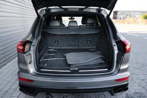 Pelēks Porsche Cayenne 2015 Mārupe, ar dzinēja tilpumu 3.00 L un nobraukumu 180 tūkst. km par 24400 €, foto 18 vietnē AUTOMOTO.COM.LV