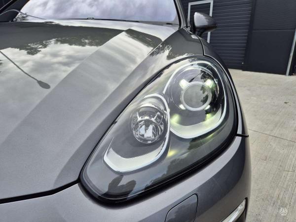 Grey Porsche Cayenne 2015 in Utena, with an engine capacity of 4.13 L and mileage of 320 thousand km for 19990 €, photo 10 on AUTOMOTO.COM.LV