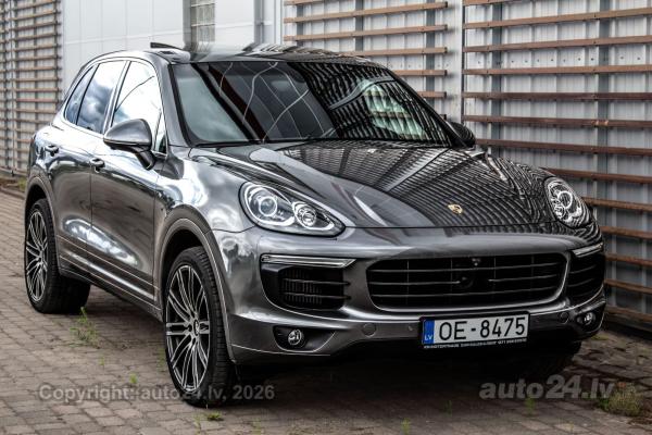 Grey Porsche Cayenne 2015 in Riga, with an engine capacity of 3.00 L and mileage of 125 thousand km for 21900 €, photo 3 on AUTOMOTO.COM.LV