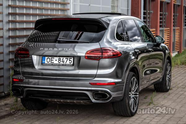Grey Porsche Cayenne 2015 in Riga, with an engine capacity of 3.00 L and mileage of 125 thousand km for 21900 €, photo 4 on AUTOMOTO.COM.LV