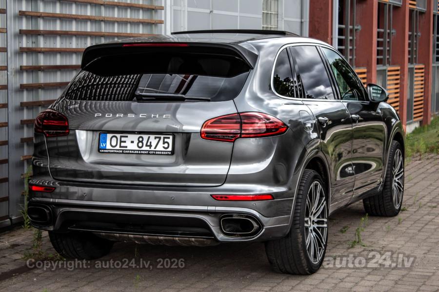 Grey Porsche Cayenne 2015 in Riga, with an engine capacity of 3.00 L and mileage of 125 thousand km for 21900 €, photo 5 on AUTOMOTO.COM.LV