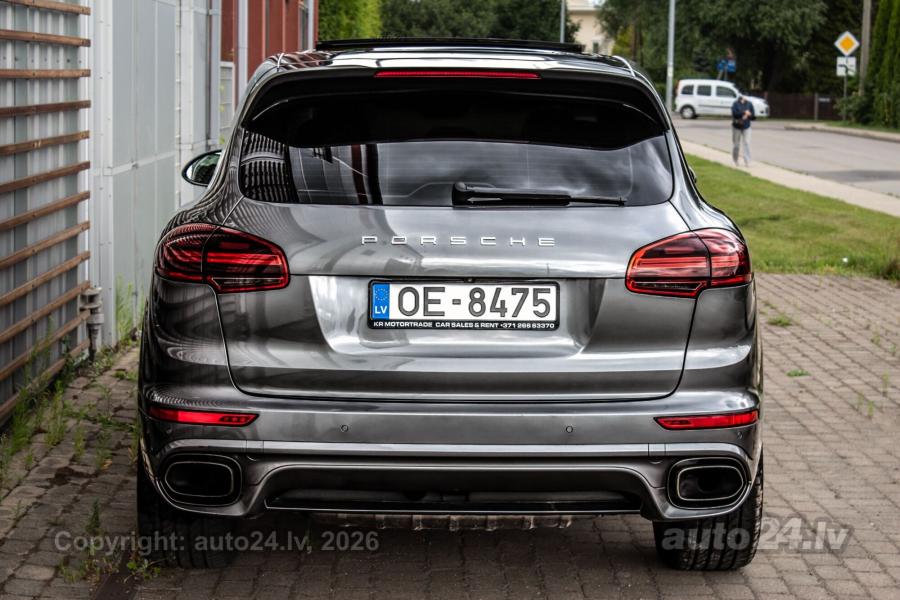 Grey Porsche Cayenne 2015 in Riga, with an engine capacity of 3.00 L and mileage of 125 thousand km for 21900 €, photo 7 on AUTOMOTO.COM.LV
