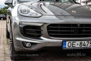 Grey Porsche Cayenne 2015 in Riga, with an engine capacity of 3.00 L and mileage of 125 thousand km for 21900 €, photo 8 on AUTOMOTO.COM.LV