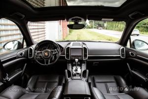 Grey Porsche Cayenne 2015 in Riga, with an engine capacity of 3.00 L and mileage of 125 thousand km for 21900 €, photo 10 on AUTOMOTO.COM.LV